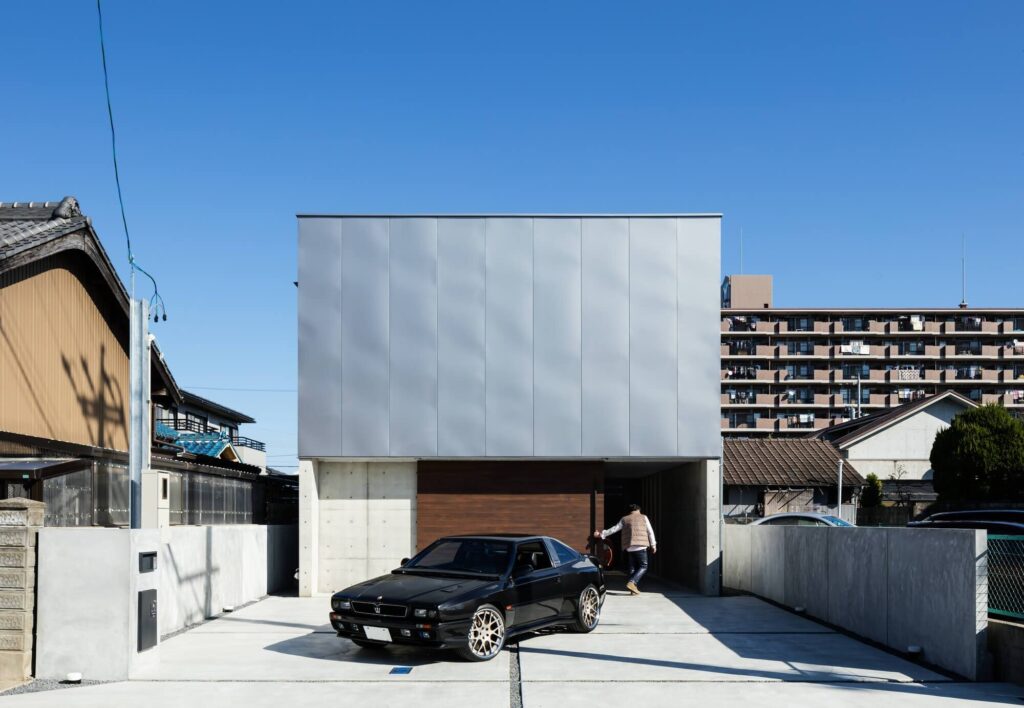 Horibe Associates Create a Home for a Car Enthusiast in Japan